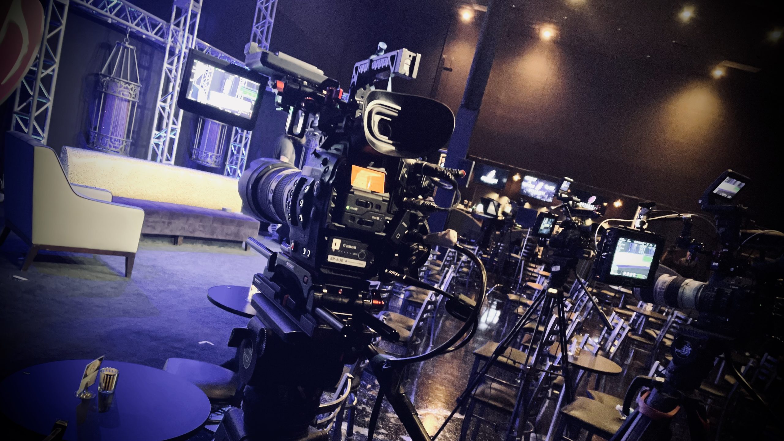 TV SHOW REUNIONCAMERA CREW - RIPPLE GRAPHICS LLC